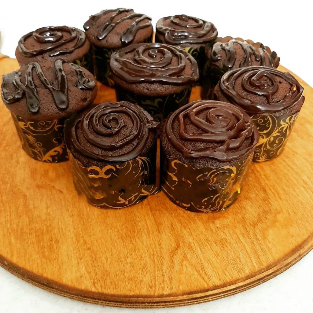 طرز تهیه کاپ کیک در کپسول مقوایی شکلاتی سریع و خوشمزه در فر مرحله به مرحله